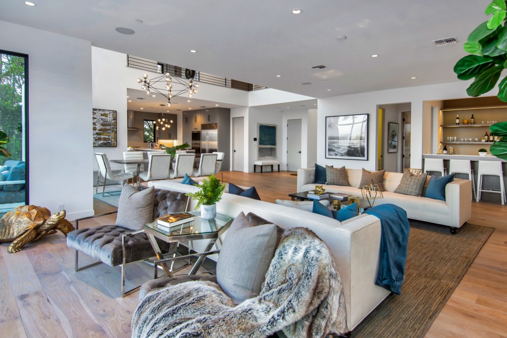 H E S | High End Staging