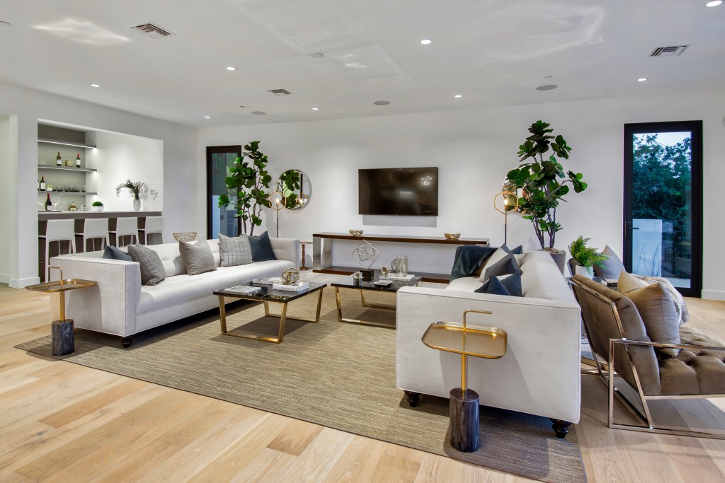 H E S | High End Staging