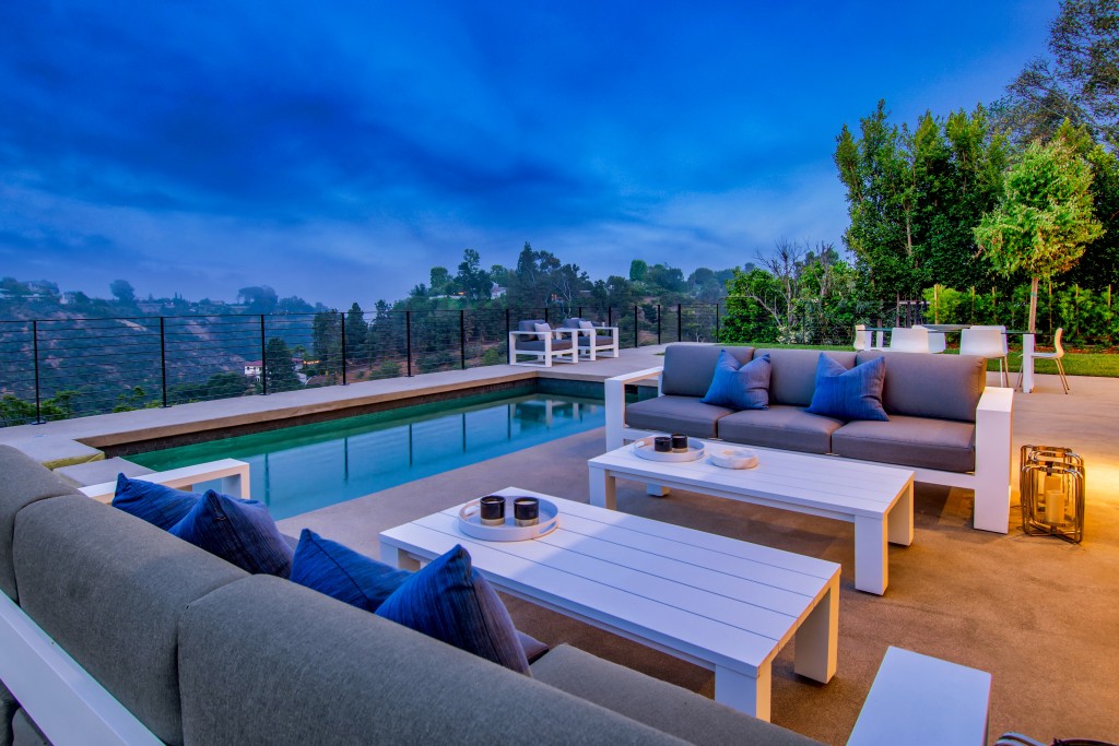 H E S | High End Staging